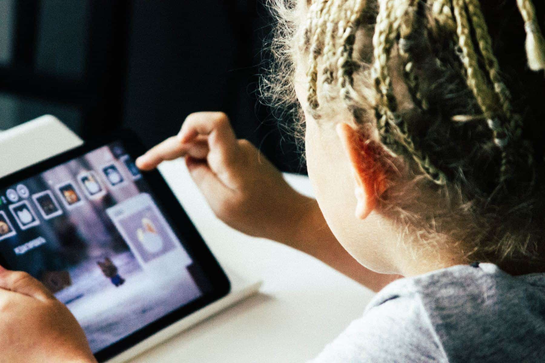 7 Benefits Of Exposing Young Children To Modern Technology » Read Now!