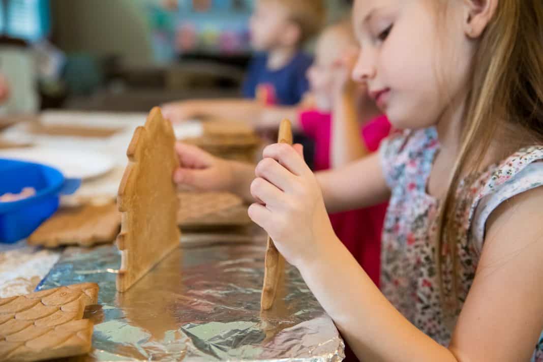 How To Host A Stress-Free Gingerbread House Party » Read Now!