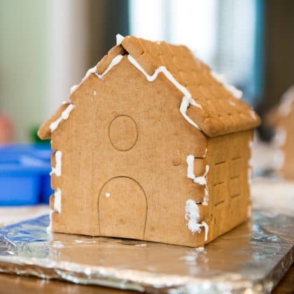 How To Host A Stress-Free Gingerbread House Party » Read Now!