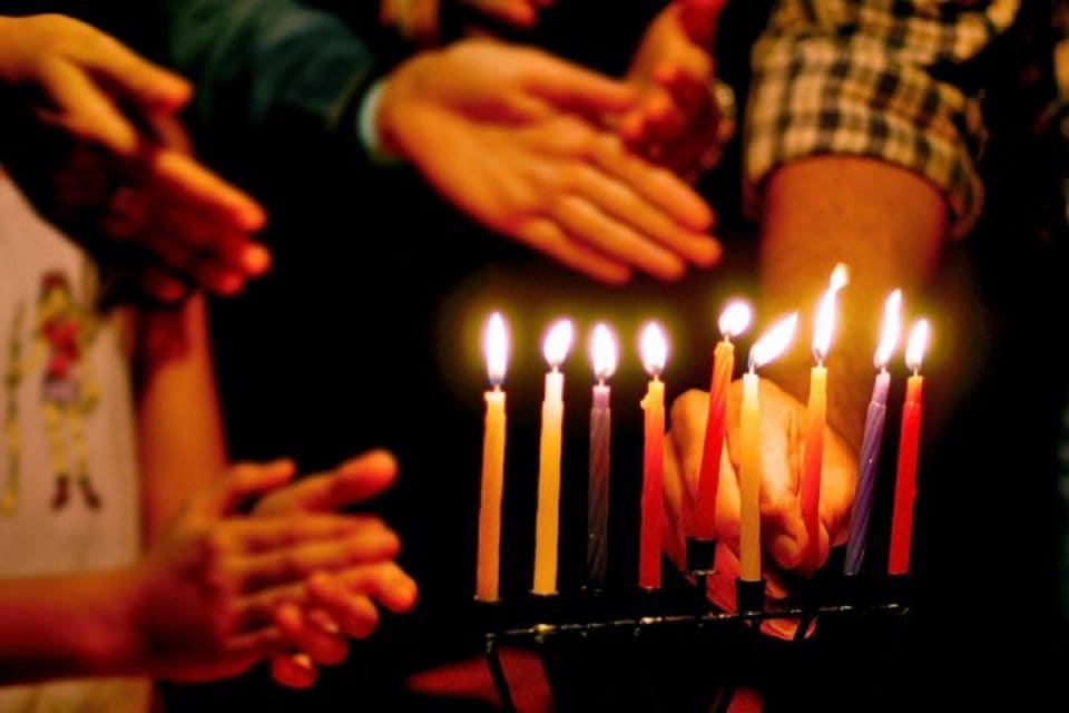 How To Light A Menorah » Read Now!