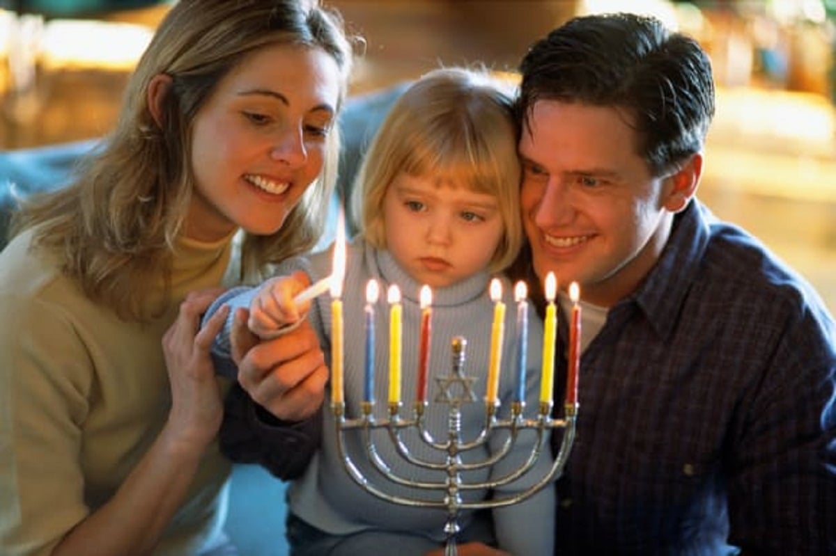 How To Light A Menorah » Read Now!