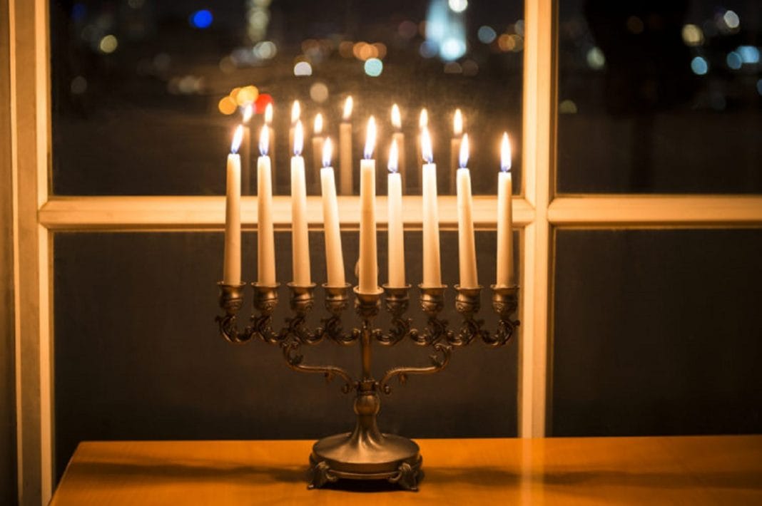How To Light A Menorah » Read Now!