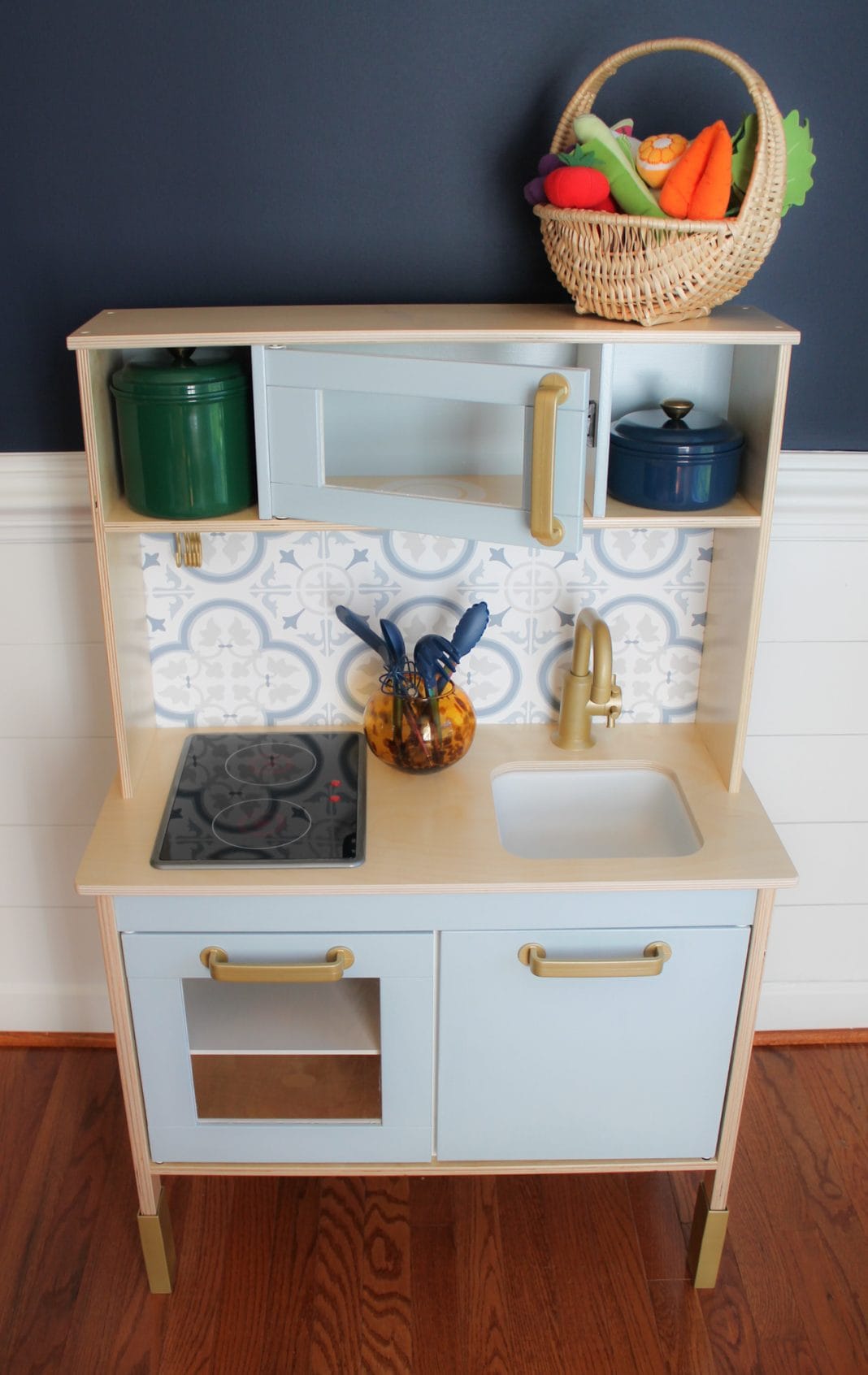 Children's Kitchen Set Makeover » Read Now!
