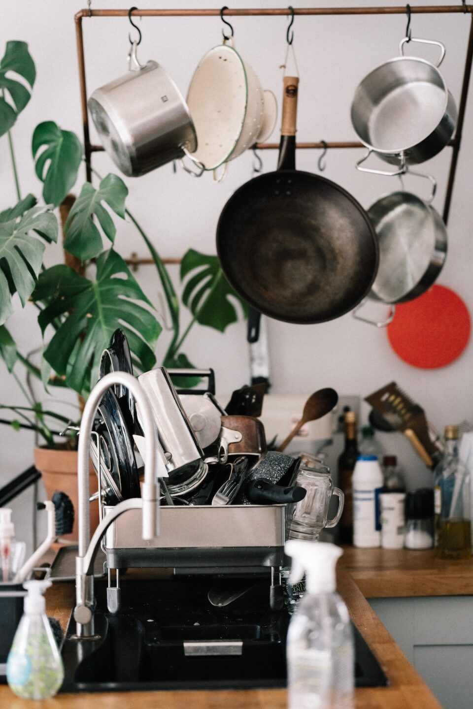 Help! 7 Tips For Organizing Pots And Pans Quickly In Any Kitchen » Read ...