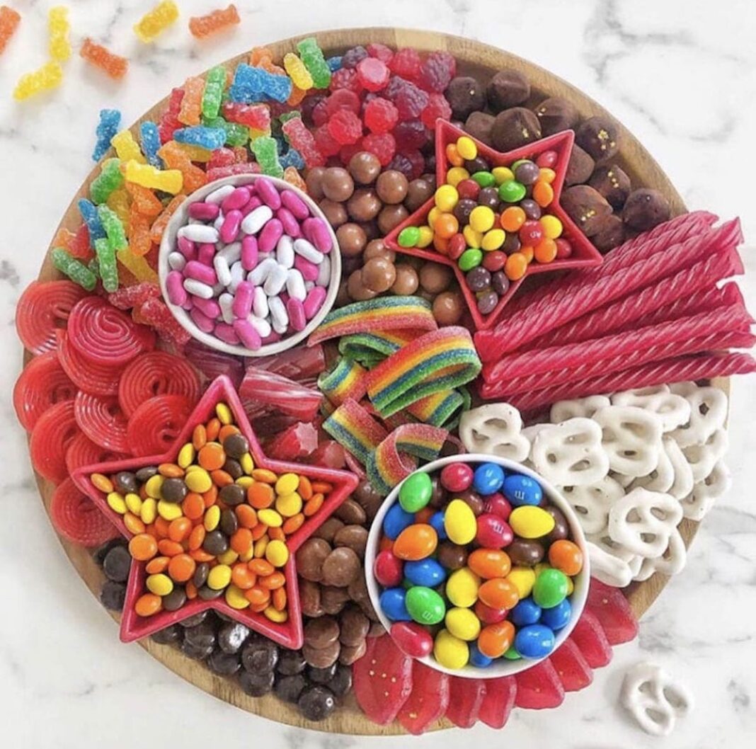 10 Amazingly Simple And Sweet Dessert Charcuterie Board Ideas