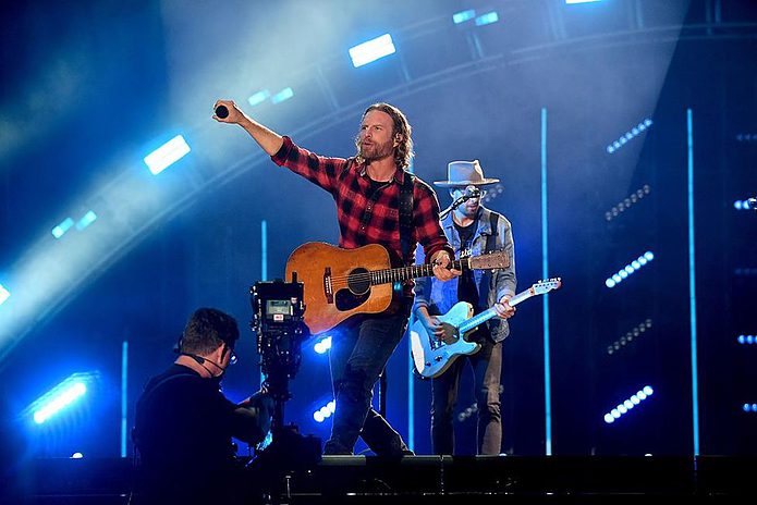 Dierks Bentley Tour 2023: Gravel And Gold » Read Now!