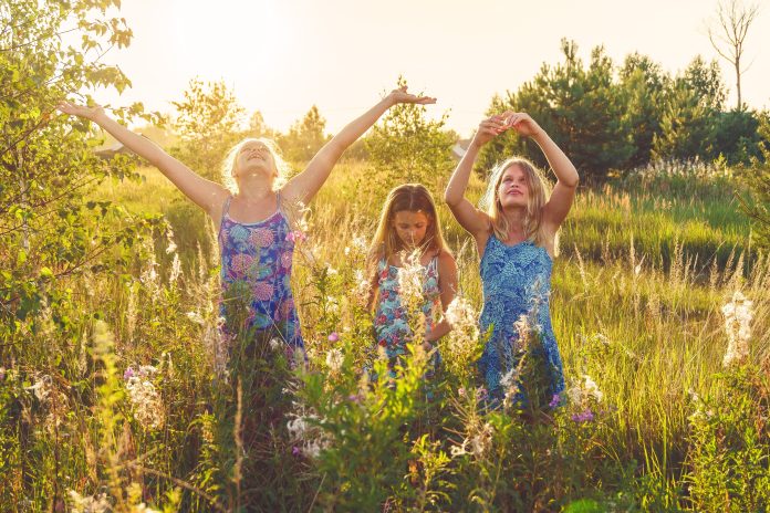 10+ Ways To Go Outside And Be Creative