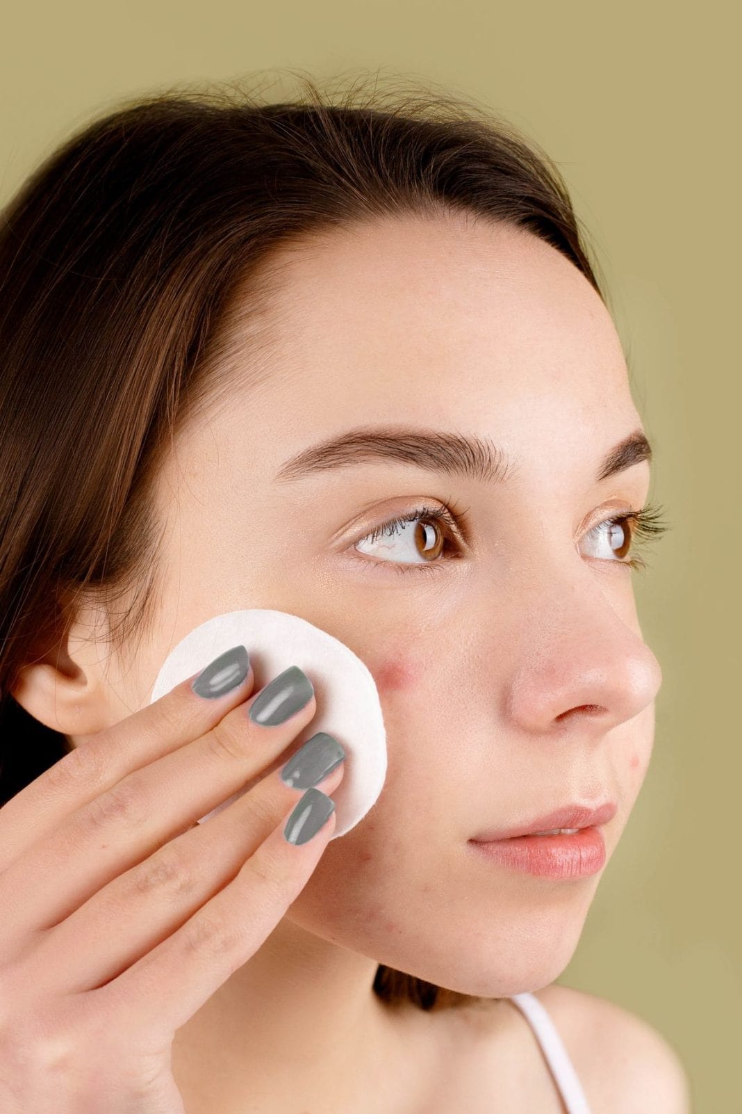 Essential Oils For Skin Irritations: 3 Steps To Calm Skin