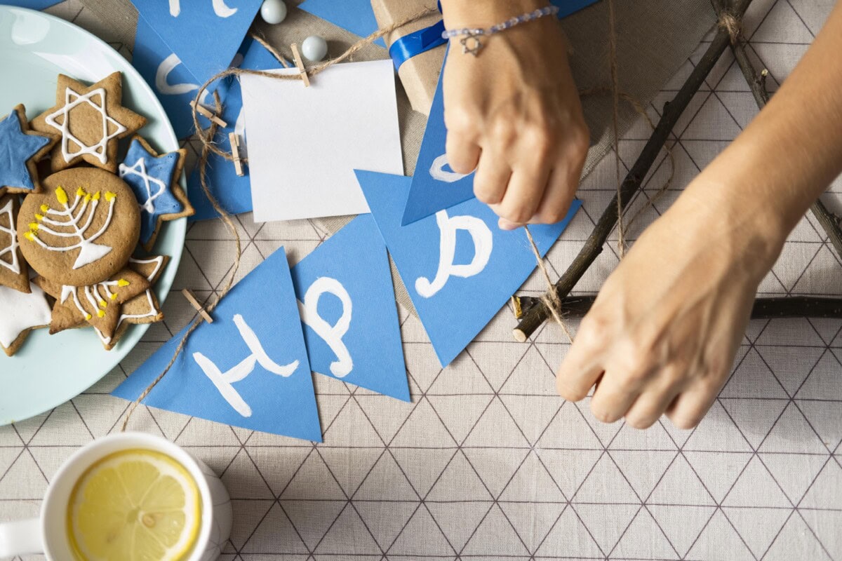 Fun Hanukkah Activities For Kids & Toddlers: Easy Games, Crafts, & More!