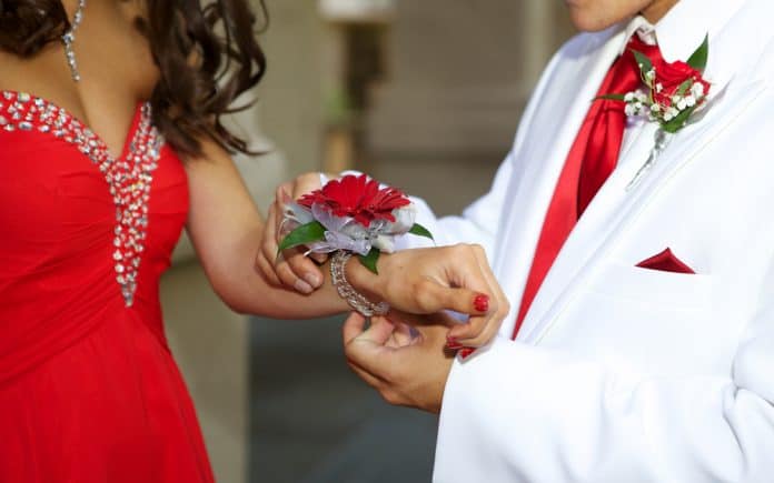 3 Key Tips For Helping Your Daughter Get Ready For Prom » Read Now!